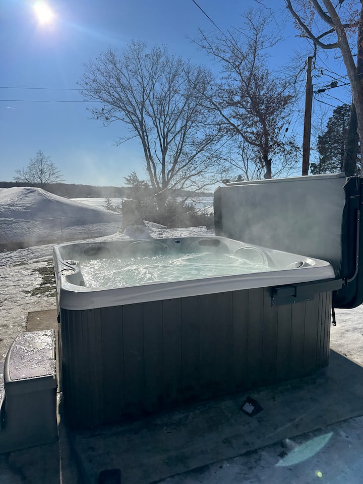 Cozy Lakeview Retreat With Hot Tub - Silver Lake, Salem