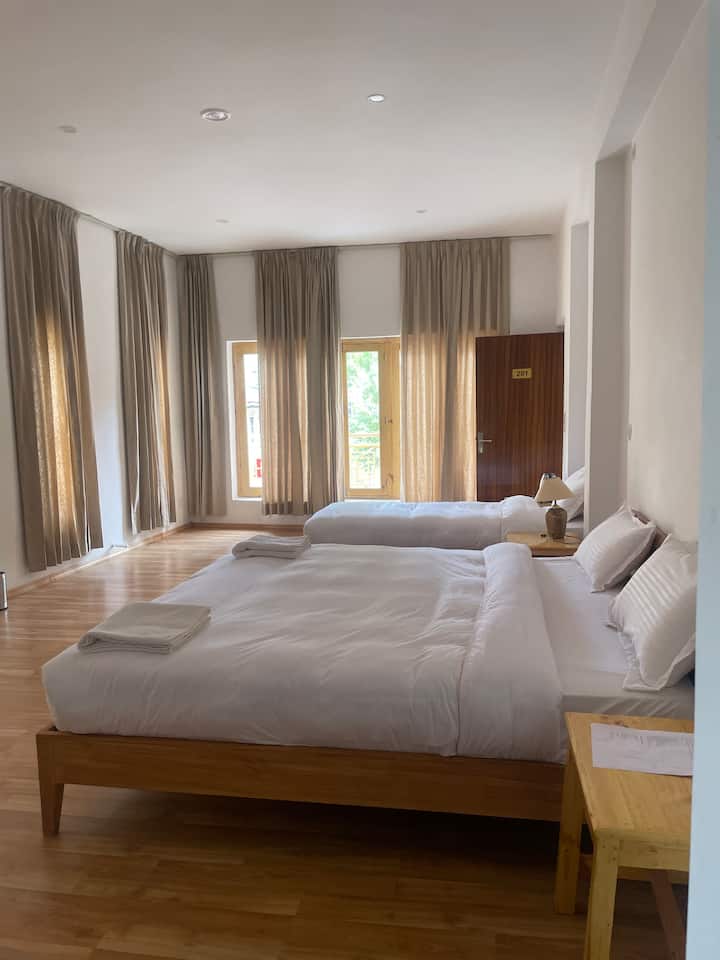 Private Room And Breakfast In Leh - 레