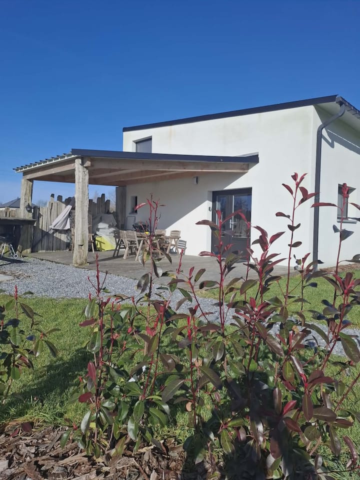 Gîte Cosy à Rocroi - Terrasse Couverte & Barbecue - Ardennes