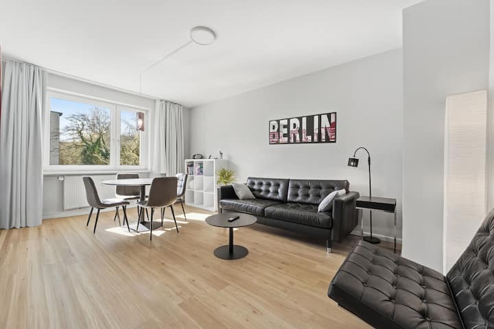 East Side Apartment - Berlin
