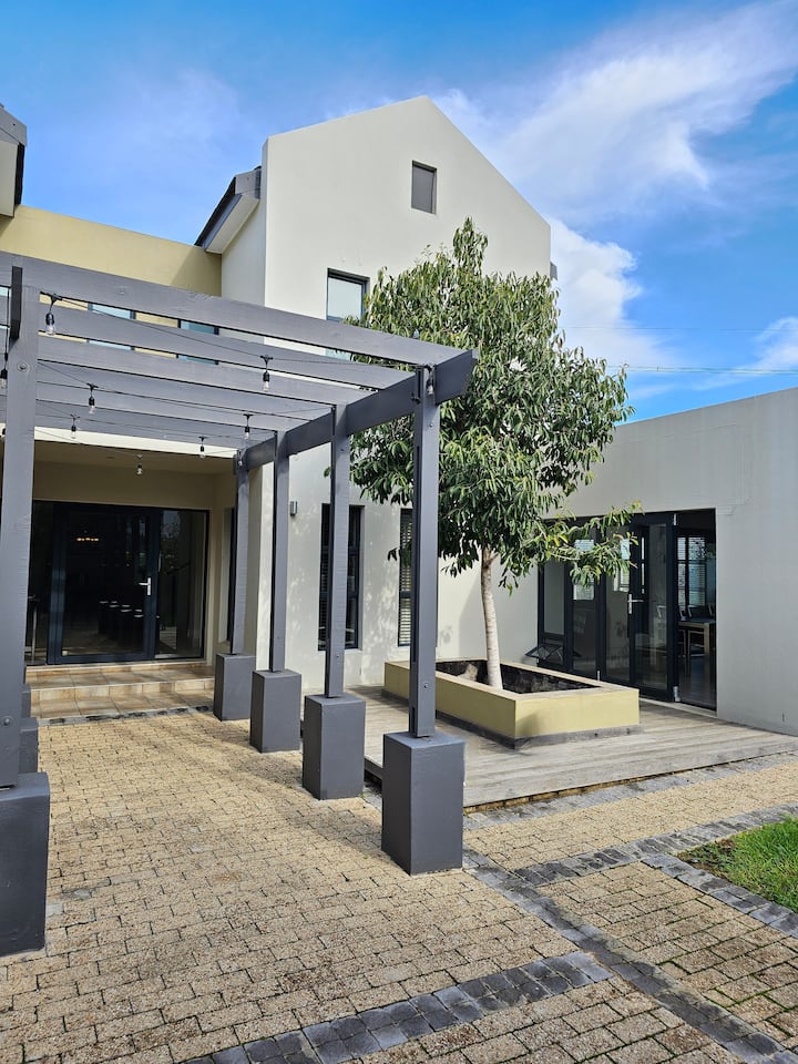 Entire Home In Secure Complex In Somerset West - Somerset West