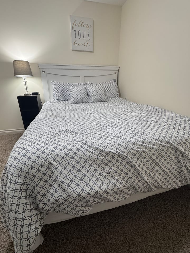 Clean &Quiet House Close To Servus,cenovus&college - Lloydminster