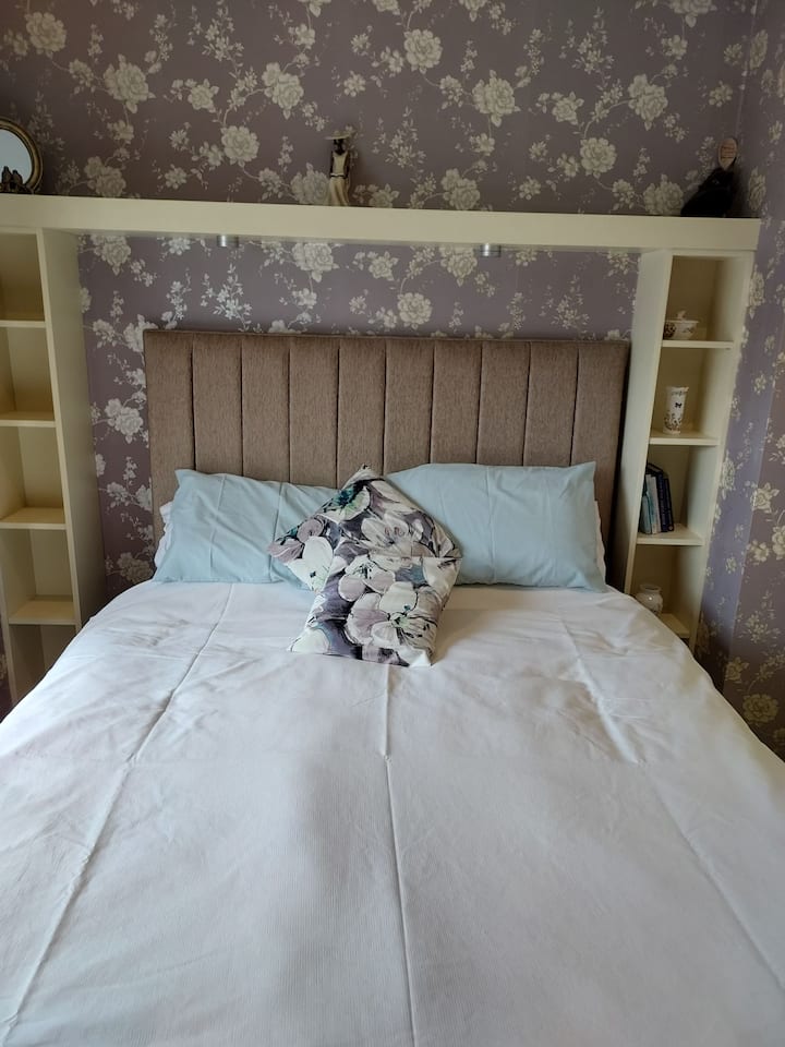 Comfy Room In Wicklow Town,
High Speed Wifi - Wicklow