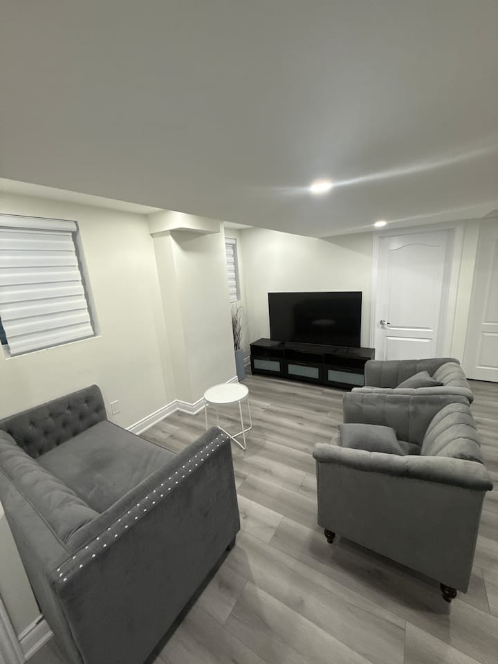 Spacious 2 Bed Basement Suite - Milton
