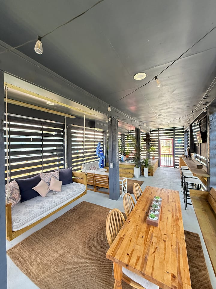 Fun 2/2: Cowboy Pool, Fire Pit, Mini Golf & More! - Galveston