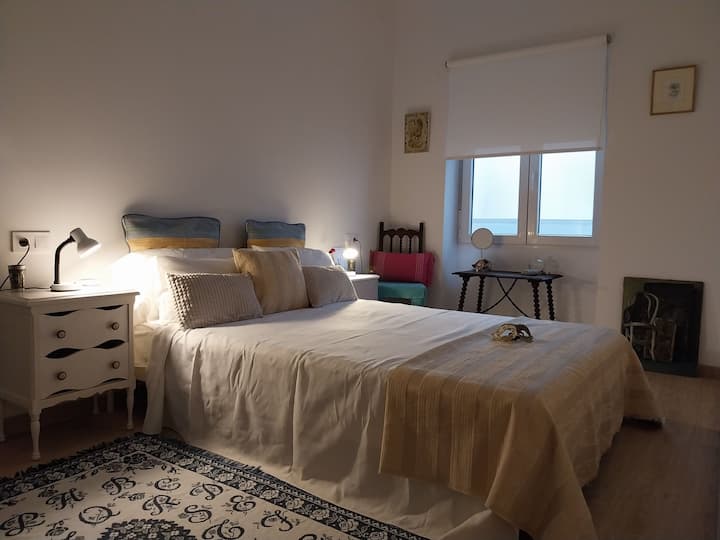 Shine In This Pretty Space! - Alicante