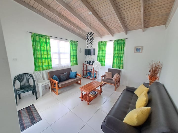 Tasteful Apartment In Rockley! - Bridgetown