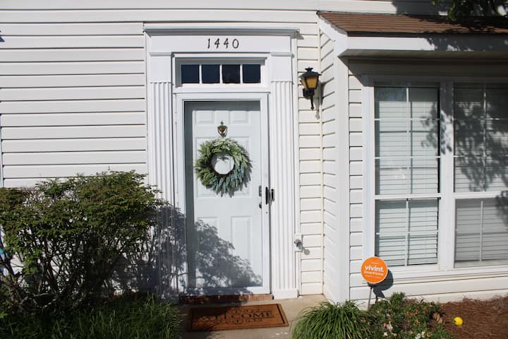 Convenient Townhome! - High Point