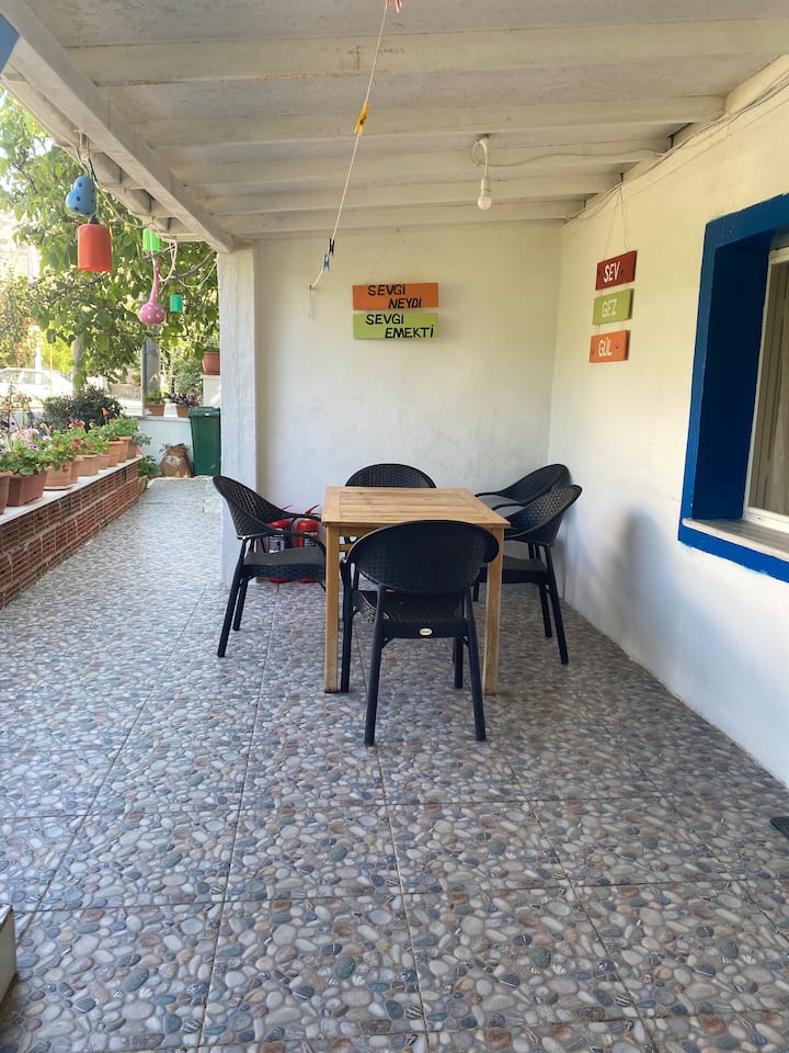 Gökçeada Arkadaş Pansiyon 2+1 (2. Daire) - Gökçeada