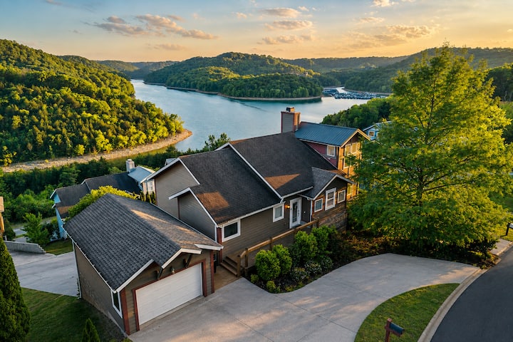 Center Hill Lake Views & Access | Pool & Hot Tub - Smithville, TN