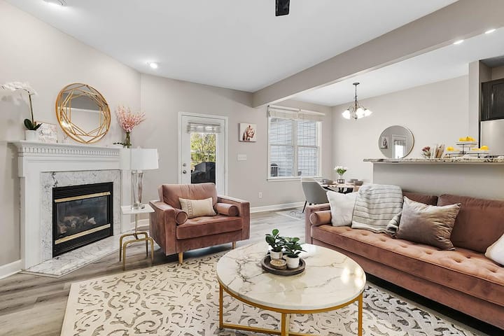 Beautiful Townhouse Located Between Raleigh & Cary - 羅裡
