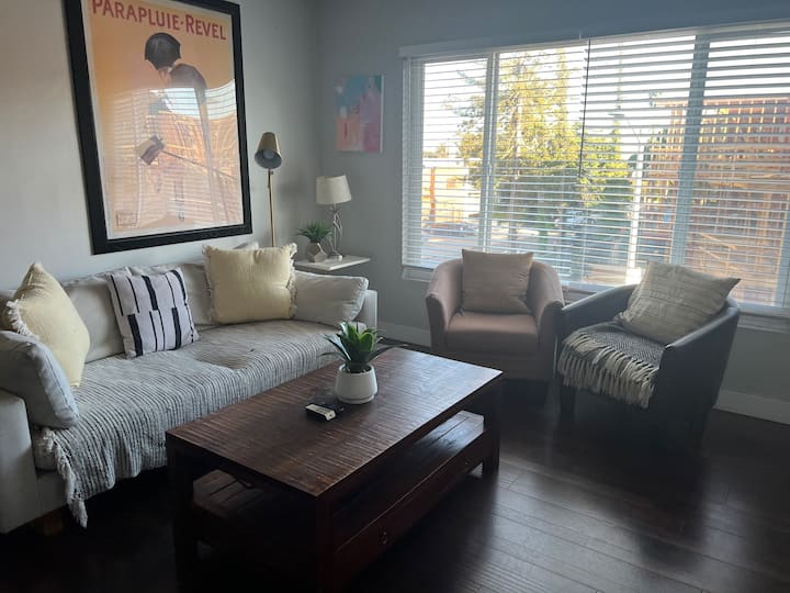 2 Bed 2 Bath Family Friendly - With Parking - West Hollywood, CA