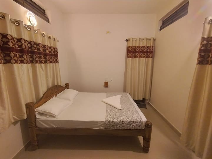 Lamp Homestay - Davanagere