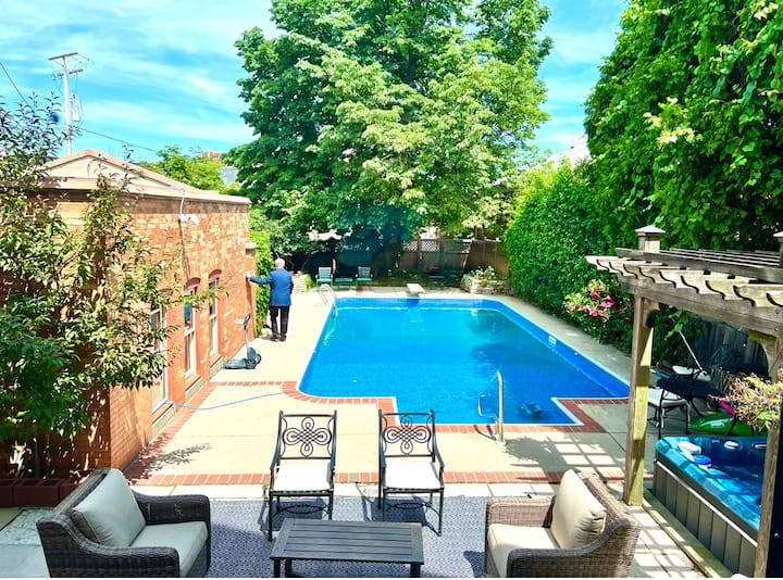 Stunning Property! Amazing Location! Long Term. - Milwaukee, WI