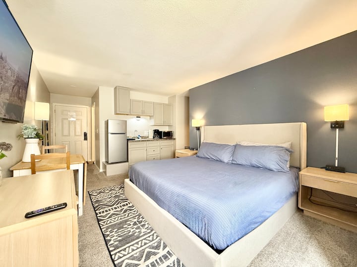 Modern & Updated Studio Condo! - Aurora, CO