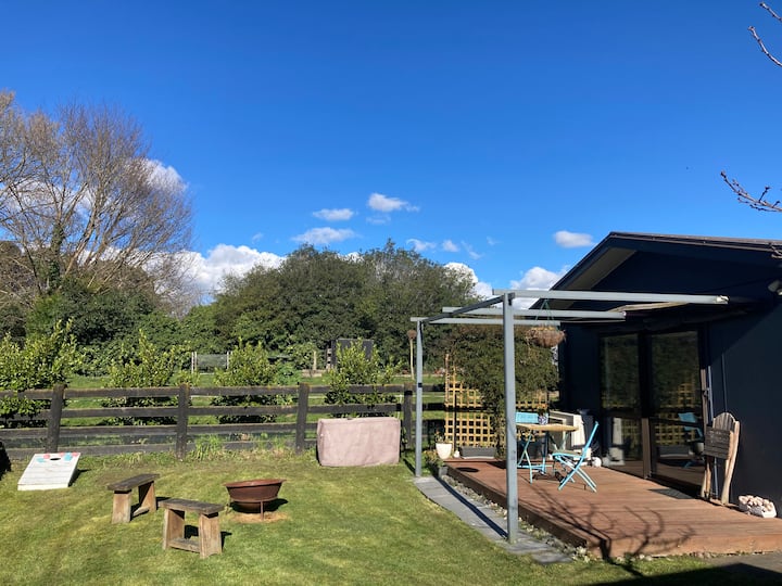 Duck Cottage.
Quiet Country Cottage In Waipawa - Waipawa