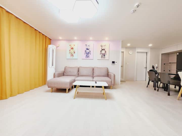 운서역A하우스 [운서역5분]방3,화2,퀸침대4,세탁기,건조기. E/v - Seoul Incheon Airport (ICN)