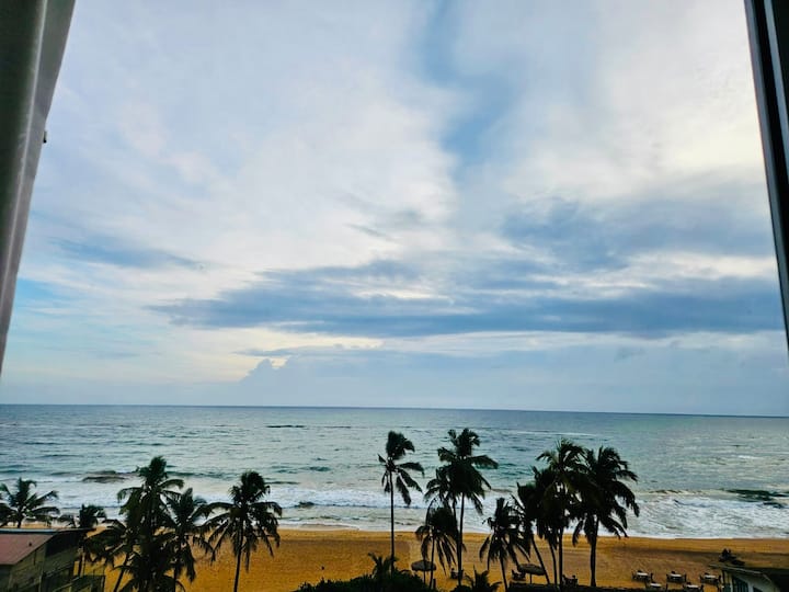 Luxurban Lavinia • Ocean-view 2br • Pool • Cafés - Colombo