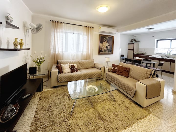 Spacious And Airconditioned Room Sleeps 3 - Malta