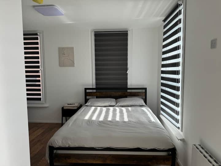 Studio In Bolton Town, Short Stay Studio, 2 - Bolton