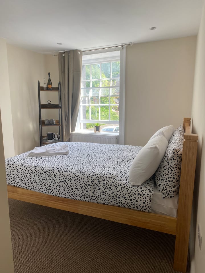 Prince Of Wales Accommodation (Double Bed Only) - Llangollen