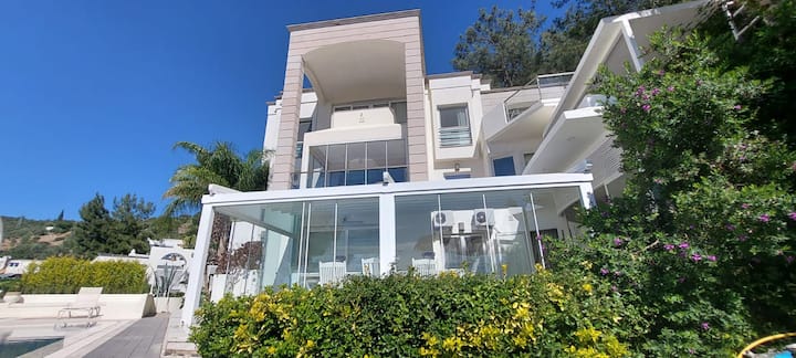 Bodrum Merkezde Muhteşem Manzara Dubleks 380m² - Bodrum