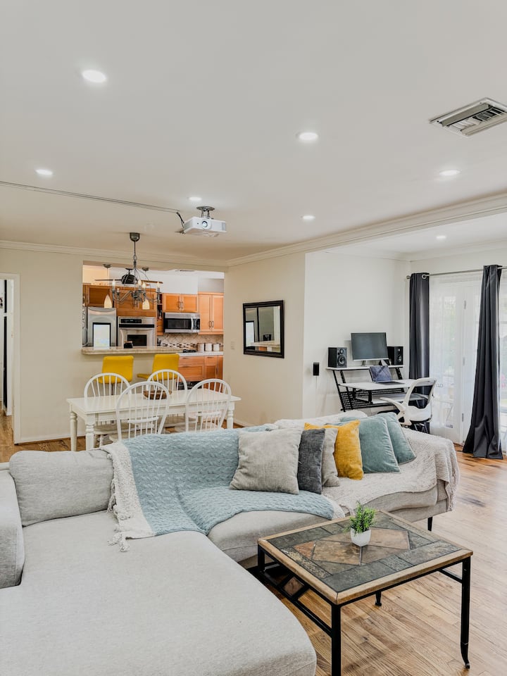 Cozy La Haven: Near Attractions! - North Hills - Los Angeles