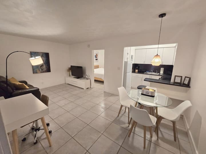 Cozy Hallandale Escape Near The Beach - Aventura, FL