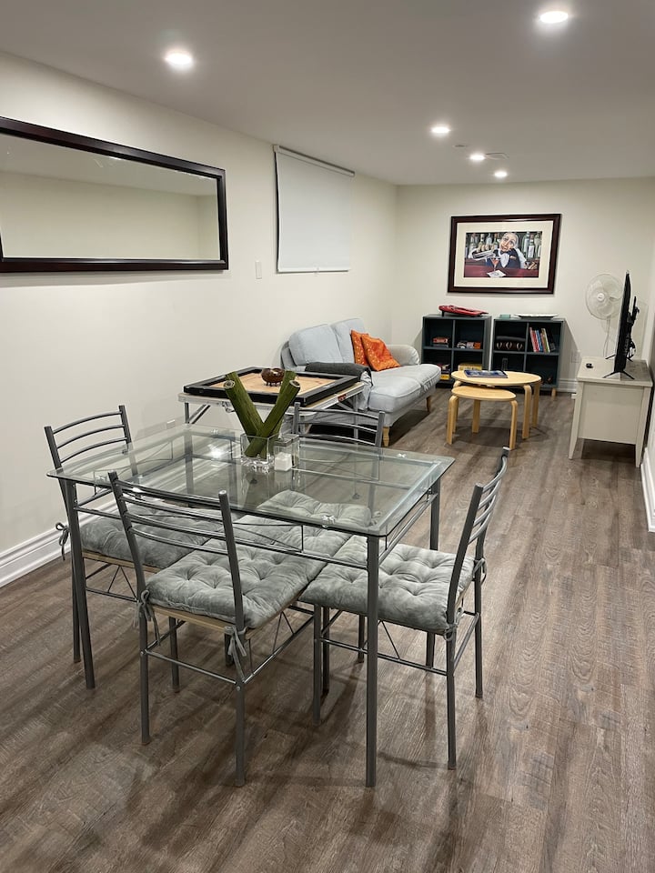 Newly Renovated Apartment In Pape Village - Toronto