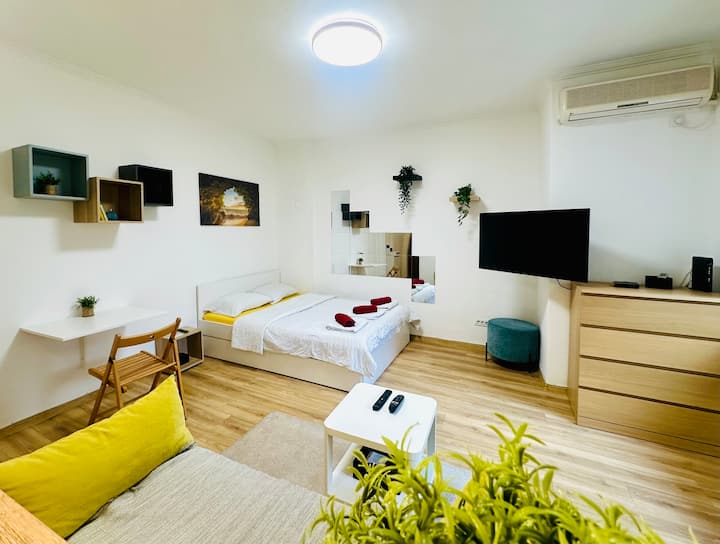 ~| Golden Oasis |~ - Belgrad