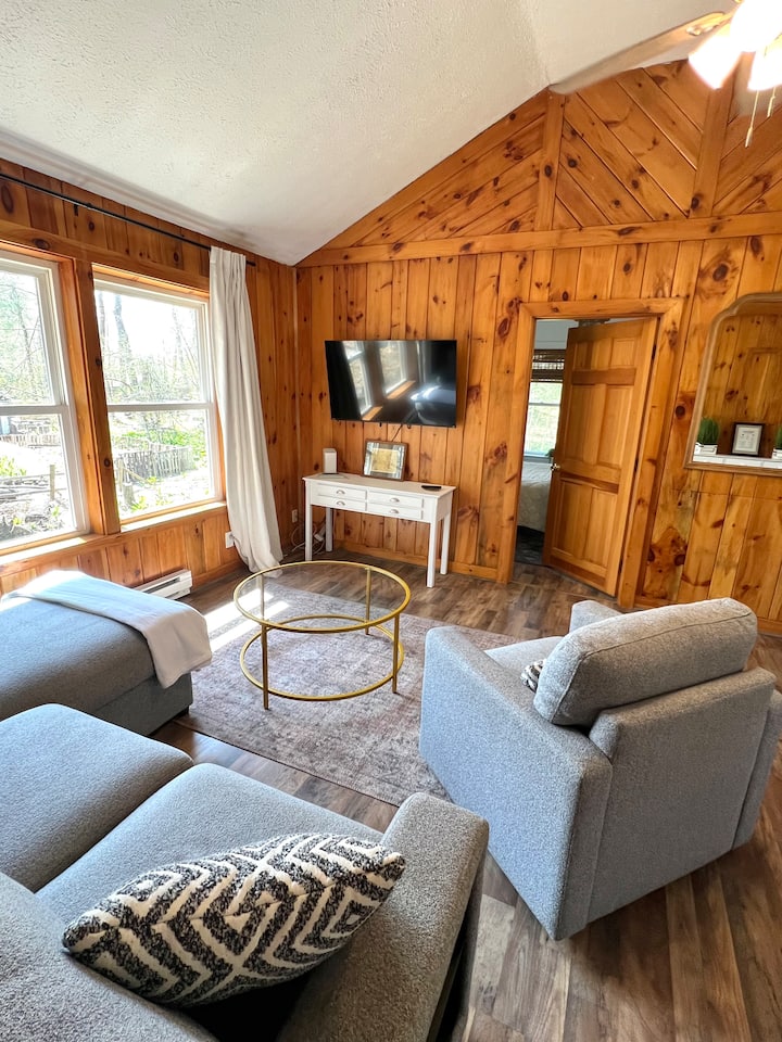 Cozy Fall Retreat Near The Lake - Sanford, ME