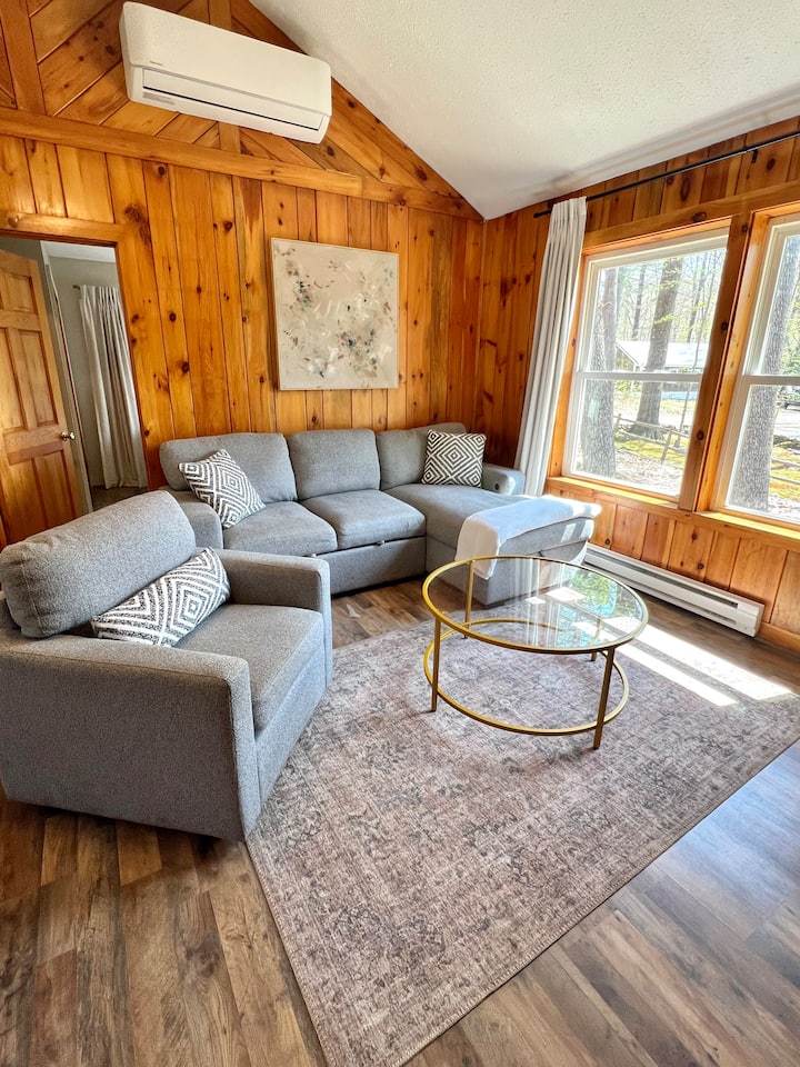 Cozy Fall Retreat Near The Lake - Sanford, ME