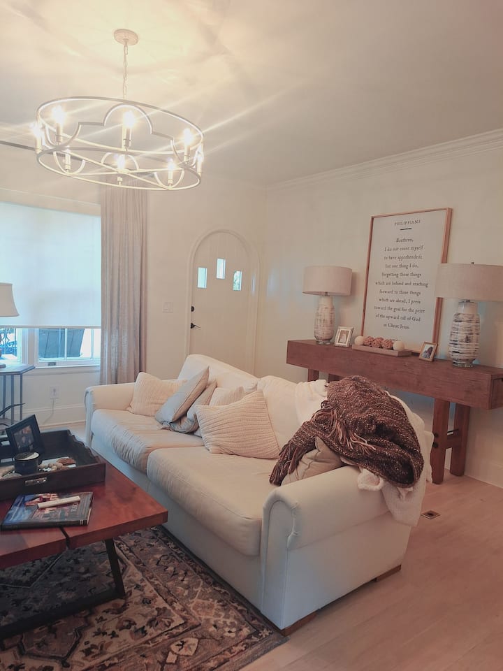 Cottage Style Room Rental In The City. - Gainesville, GA