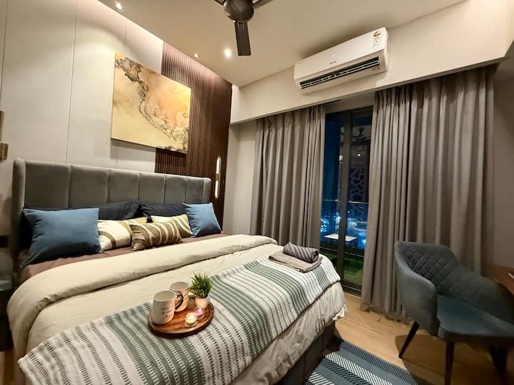 The Silver Clouds | Free Parking | Couple Friendly - Noida