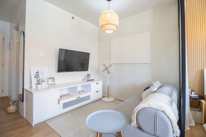 Casa Calivil Nuvali | Fast Wifi Ps4&pool | Parking - Calamba