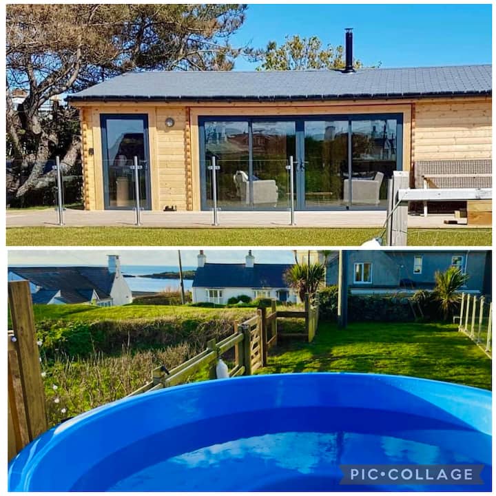 Stylish Chalet By The Sea - With Hot Tub - Anglesey