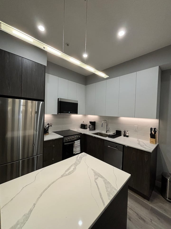 2 Bed 2 Bath 5 Mins Walk To Uofa - Edmonton