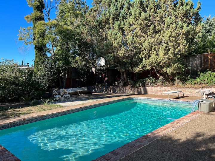 Secret Garden House With Pool - Castro Valley, CA
