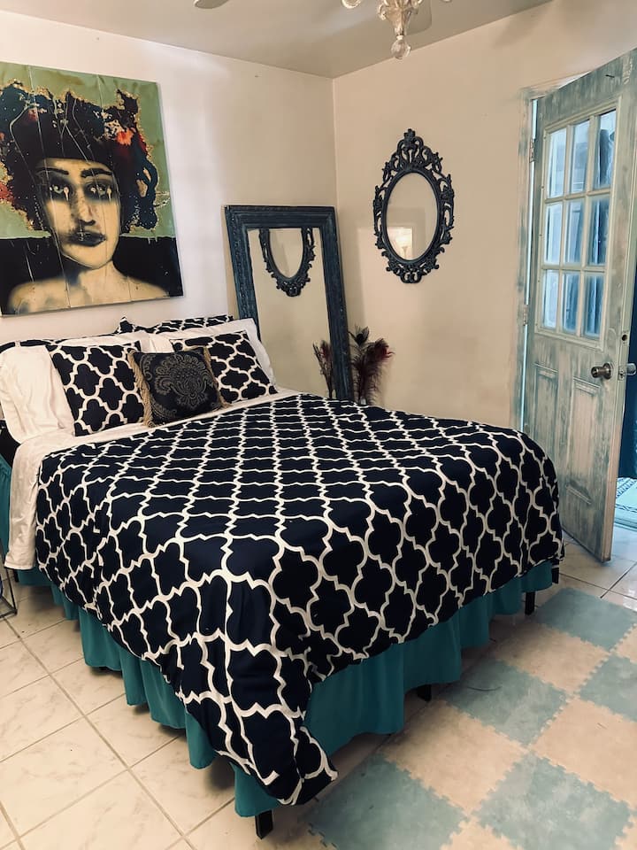 85% Monthly Discount, Downtown Phoenix - Phoenix, AZ