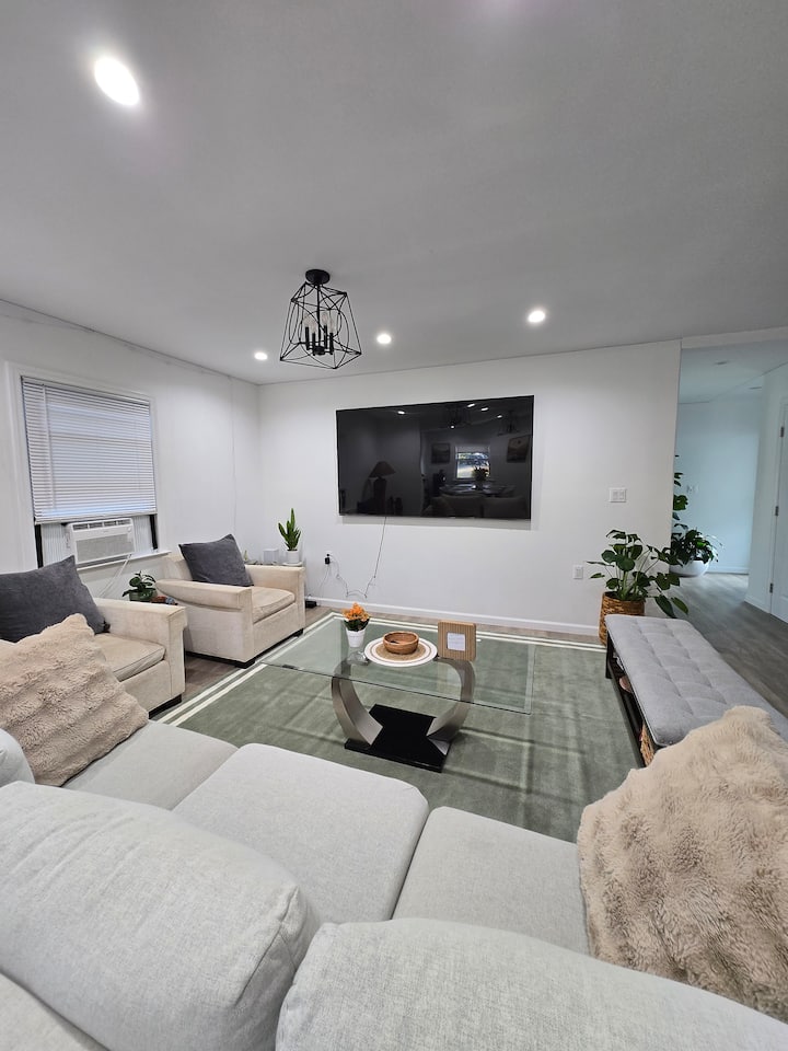 Lendes Modern Retro House In Long Island - Massapequa, NY