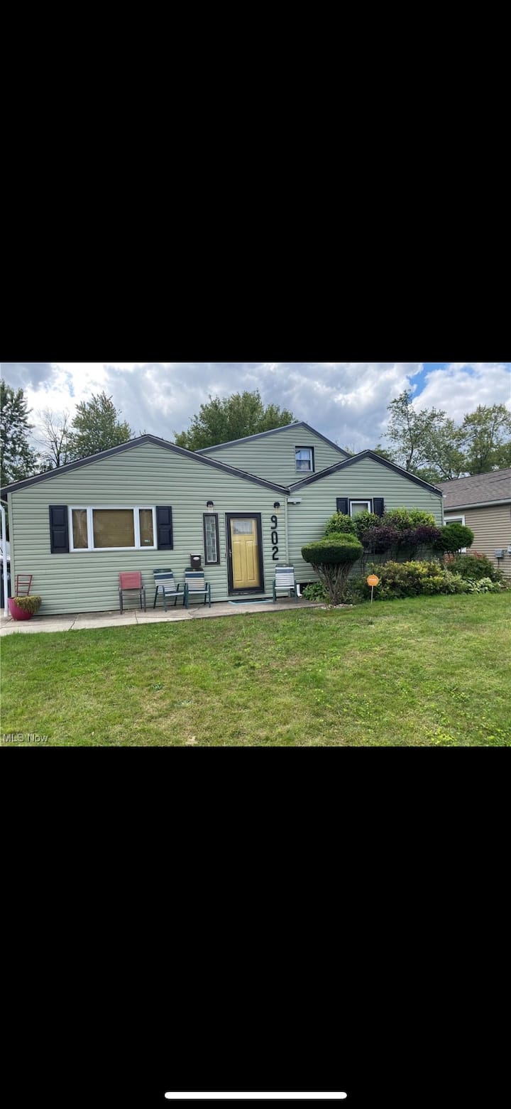 Spacious 2 Bedroom House - Akron, OH
