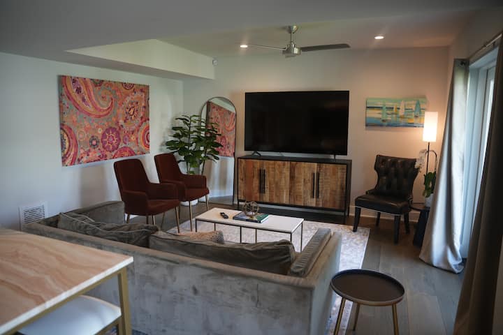 Beautiful Modern Apartment By Park Ave & Rollins - Winter Park, FL