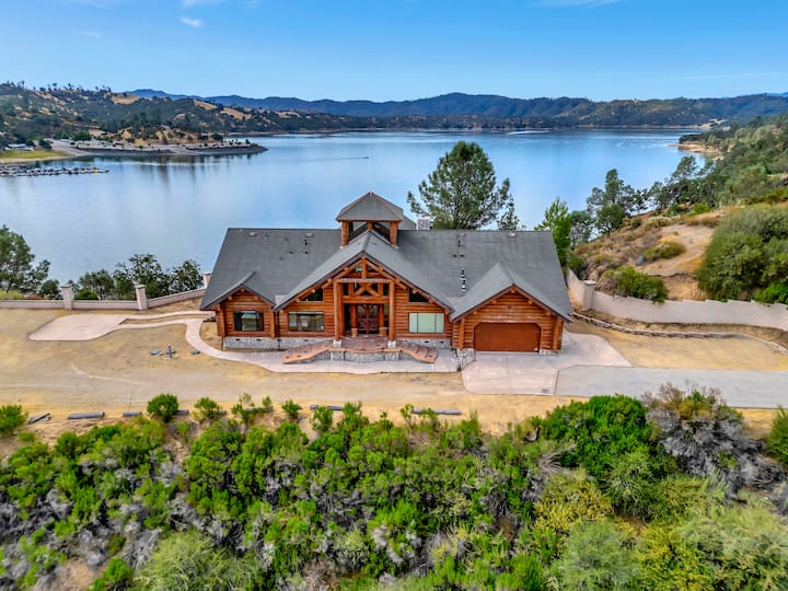 Lake Nacimiento Retreat: Private Dock & Epic Views - Lake Nacimiento, CA