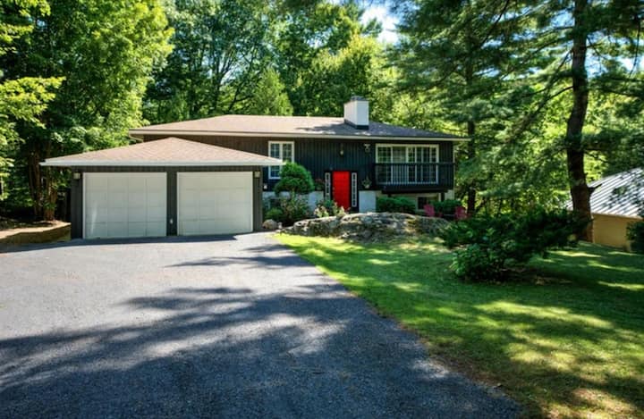 1000 Islands Red-door Retreat (Ivy Lea, On.) - Thousand Islands