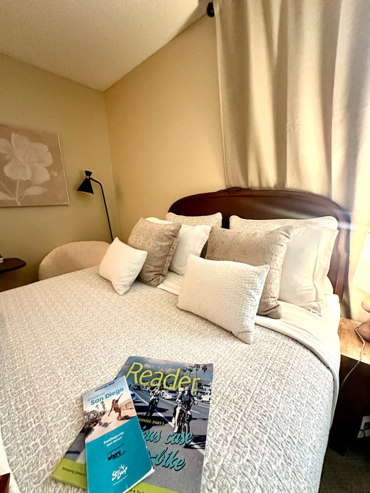 Private Master Bedroom In “Big Box Valley”el Cajon - Lakeside, CA