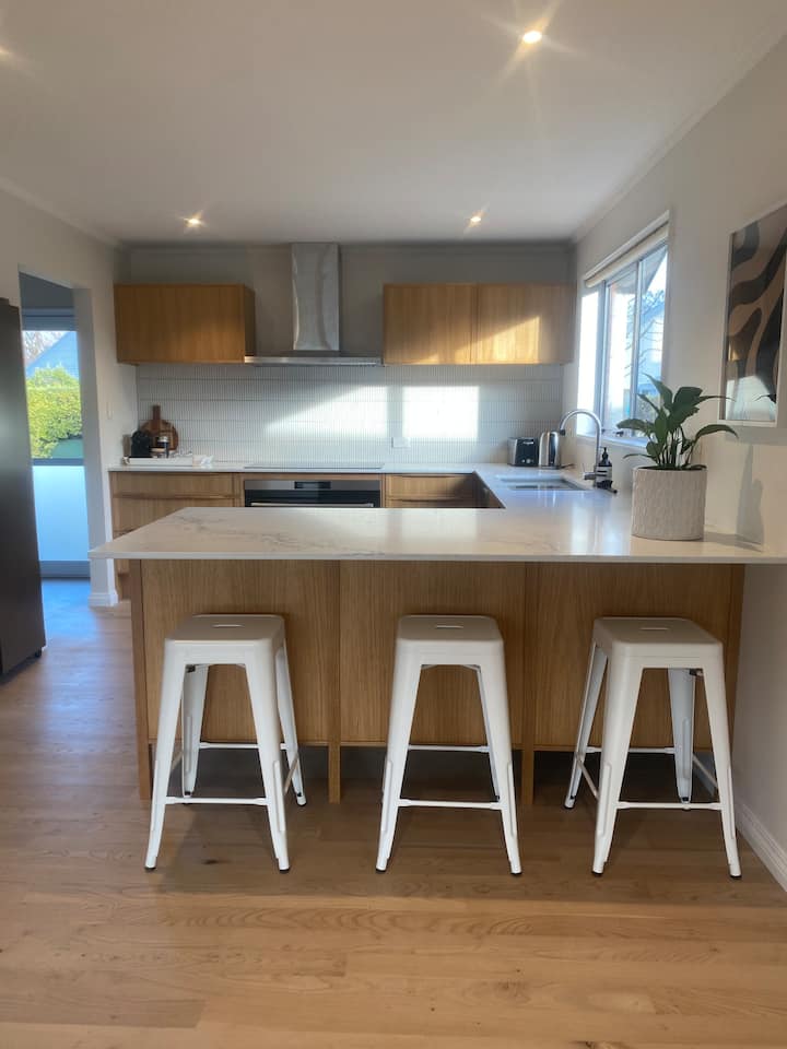 Wanaka Retreat: Adventure, Relaxation & Family Fun - Wanaka