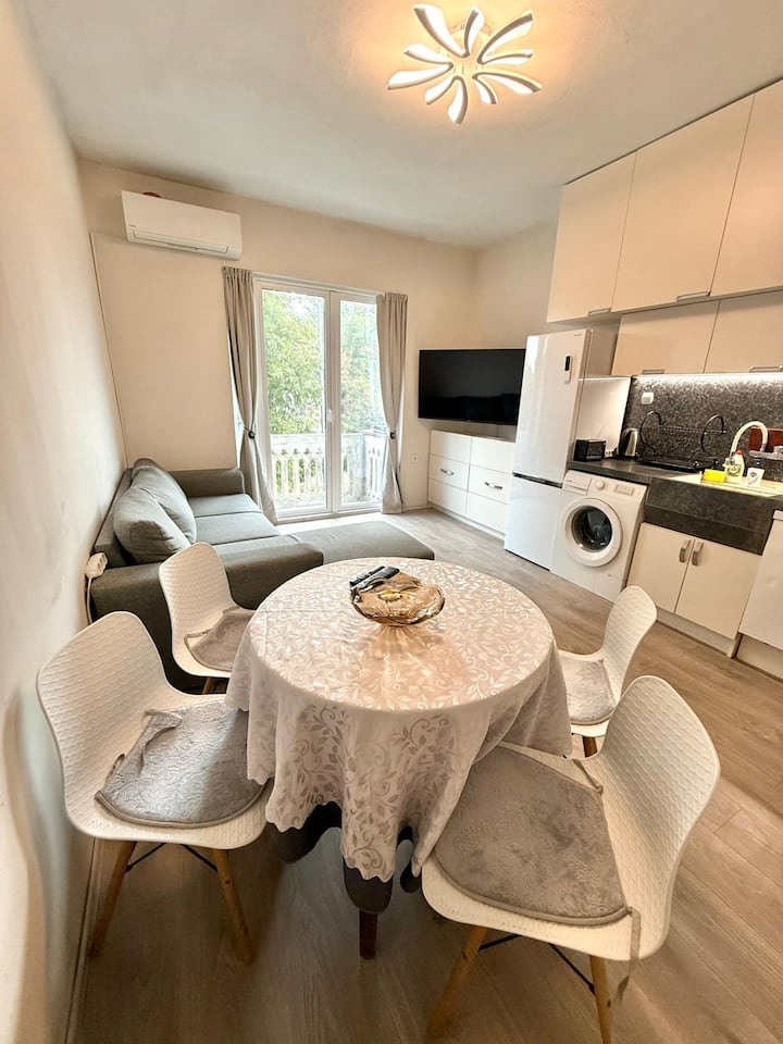 In Front Of The Beach + Free Parking - Varna