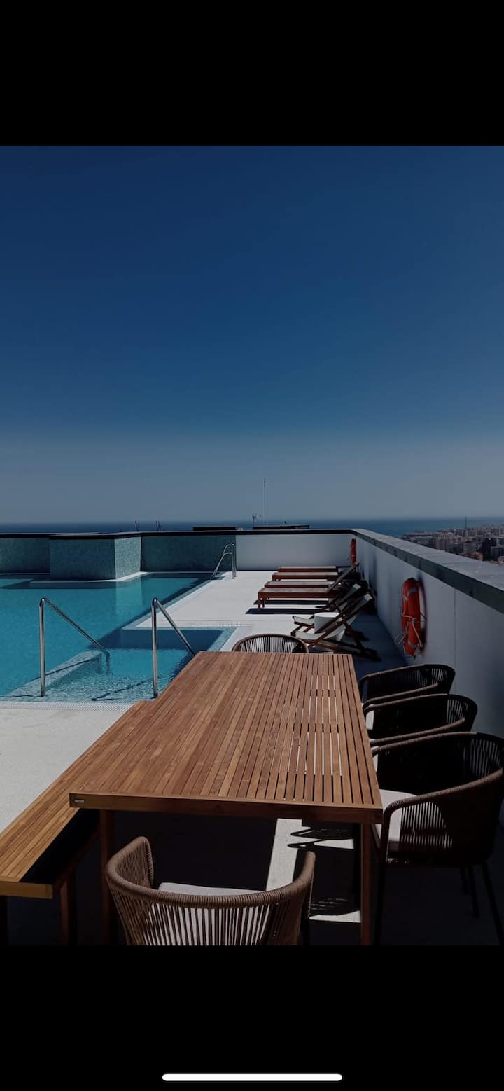 Luxury Sky  Tower Pool & Free Parking - Malaga