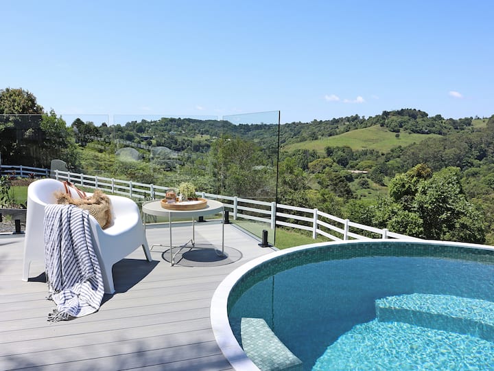 Monty's House: Wellness Space, Wedding Prep Room - Maleny