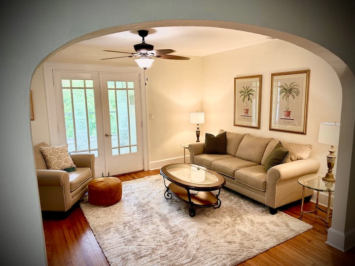 Bay Breeze Bungalow - Saint Petersburg, FL